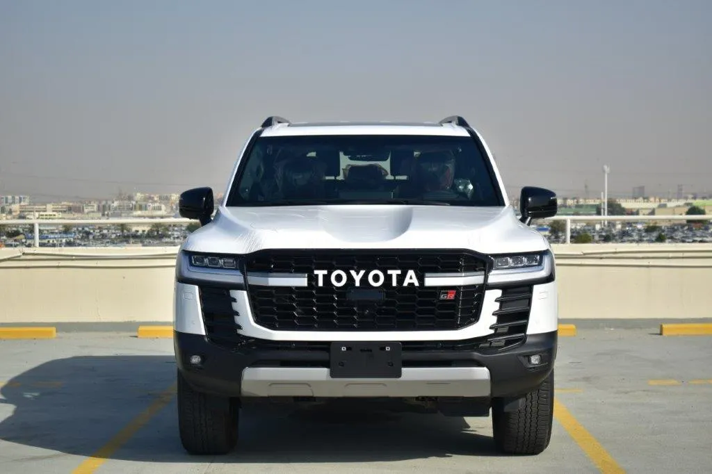 Land Cruiser 300 GR Diesel | Sahara Motors Dubai